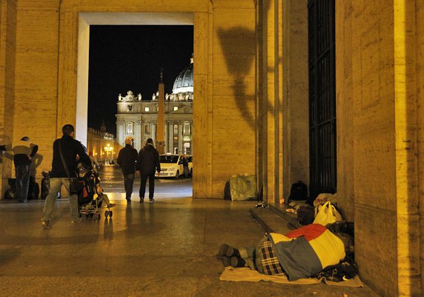 Pope Francis Provides Lunch For Friends Of Deceased Homeless Man ...
